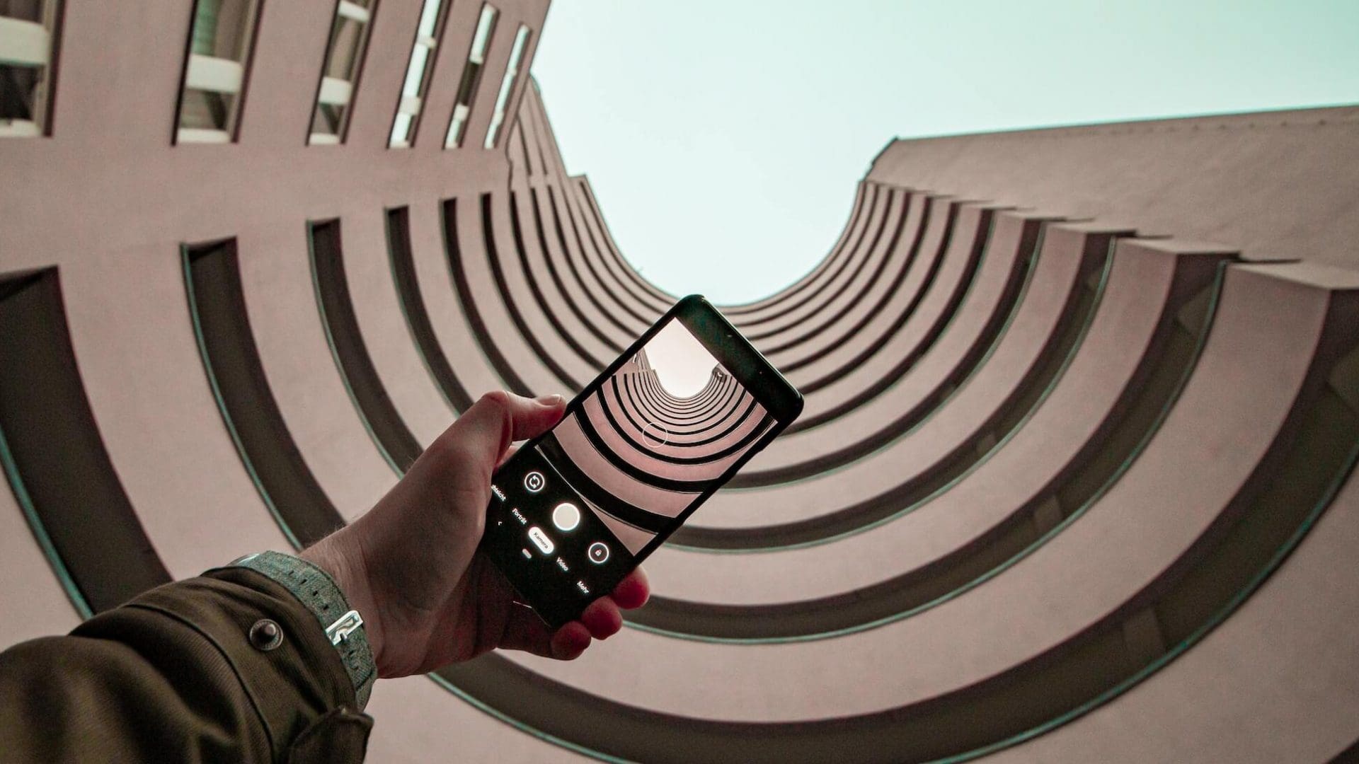 Mobile App Development Guide: Trends & Best Practices in 2025